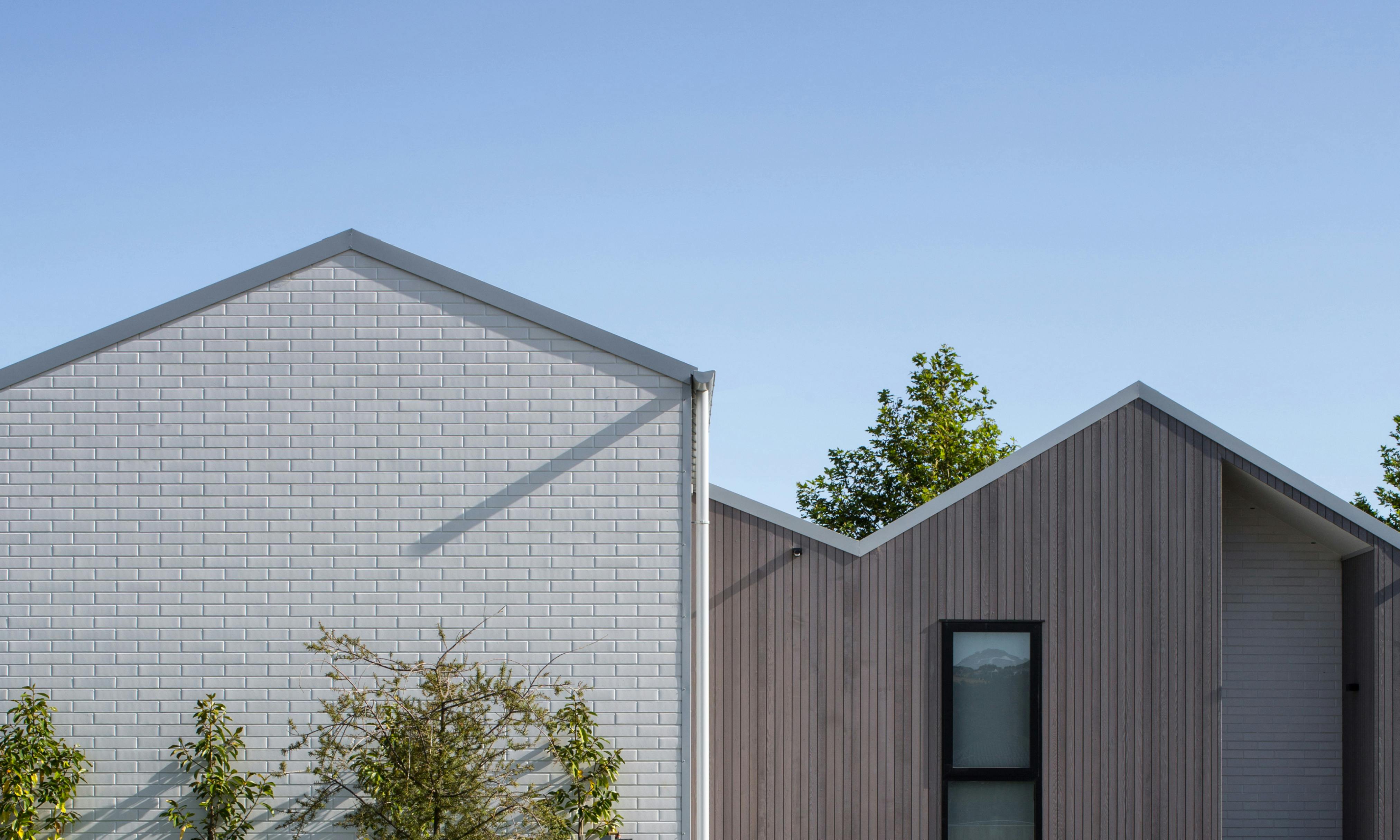 prau - triple gable house